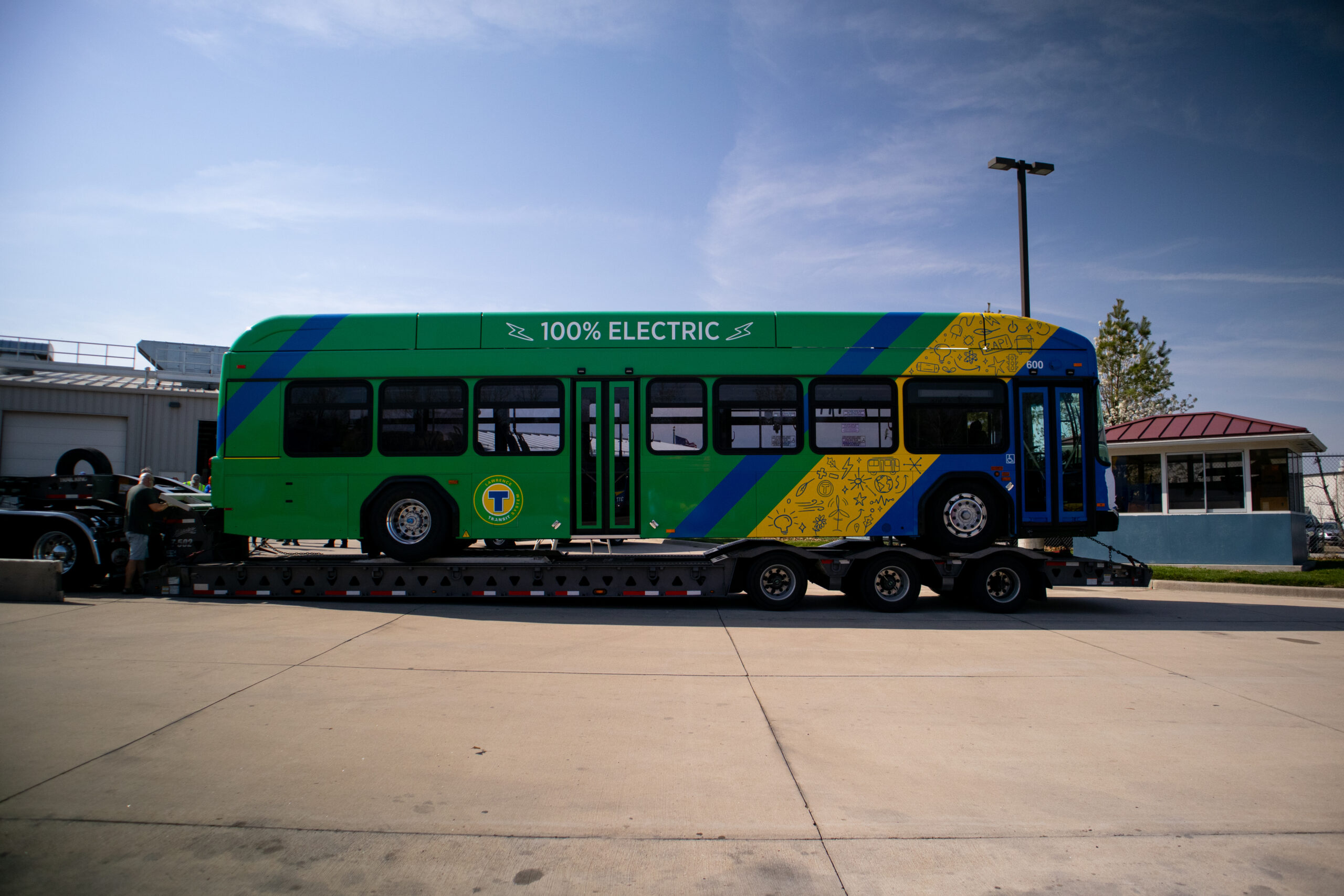 Earth Day delivery: First of five electric buses joining city’s fleet ...